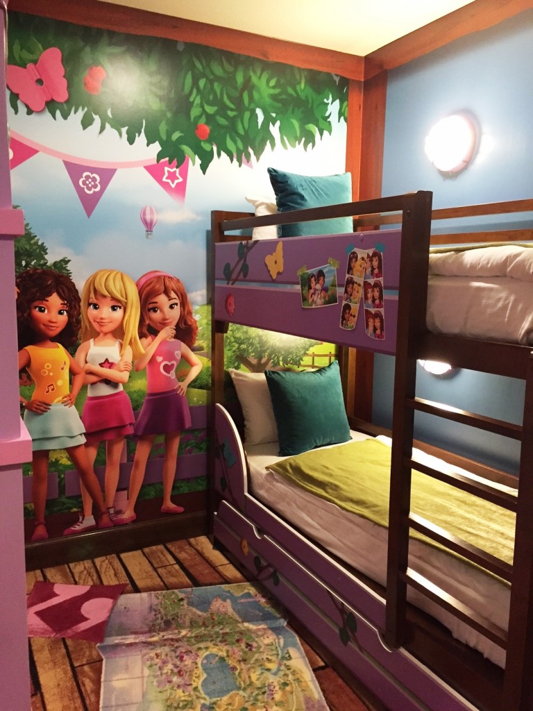 LEGOLAND California Hotel Debuts Friends Theme Rooms ...