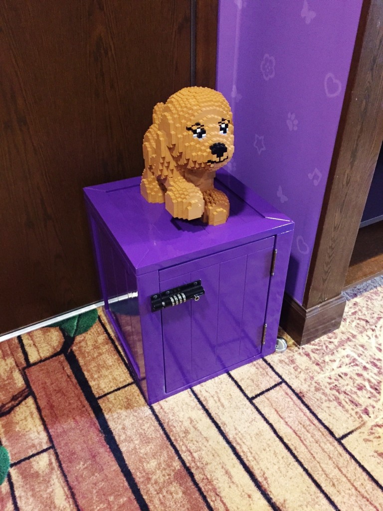 LEGOLAND California Hotel Debuts Friends Theme Rooms ...